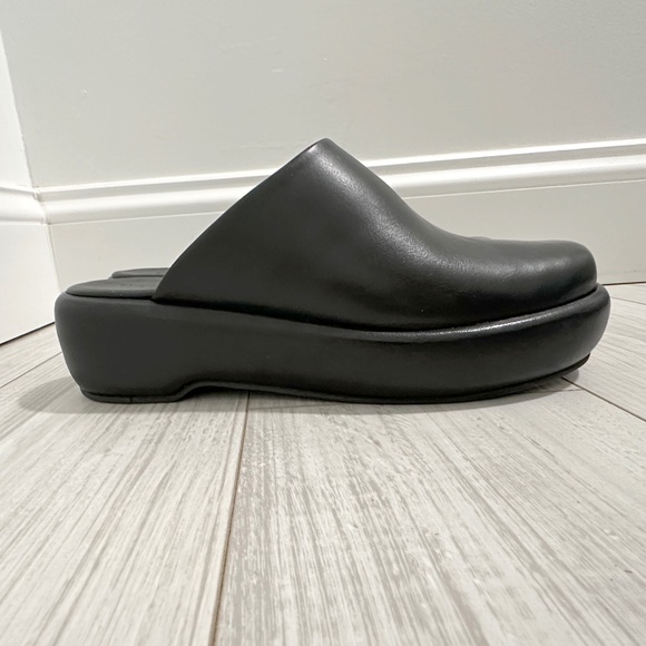 Everlane | Shoes | Everlane The Puffa Flatform In Black Leather Womens ...